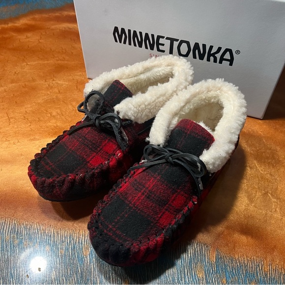 Minnetonka | Shoes | Nwt Minnetonka Jacqueline Moccasin Slippers ...